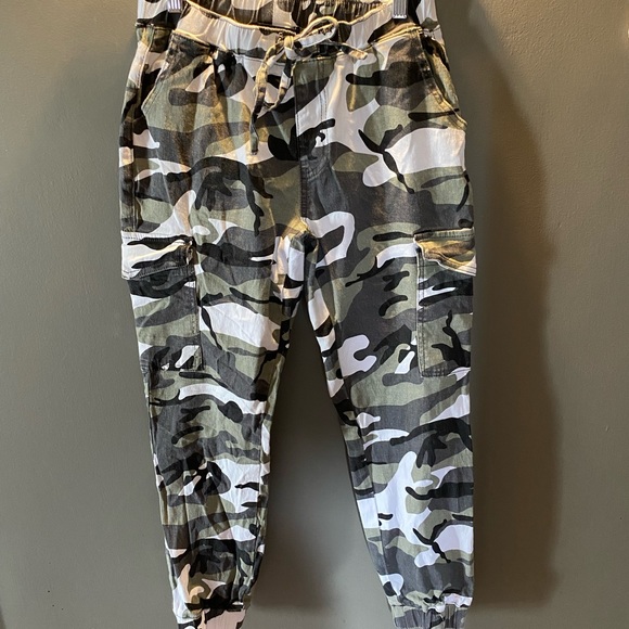Almost Famous | Pants & Jumpsuits | Almost Famous Camo Pants | Poshmark